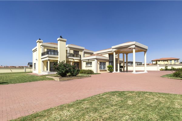 AuctionInc | Residential Auction | Parkrand | House in Golden Crest ...